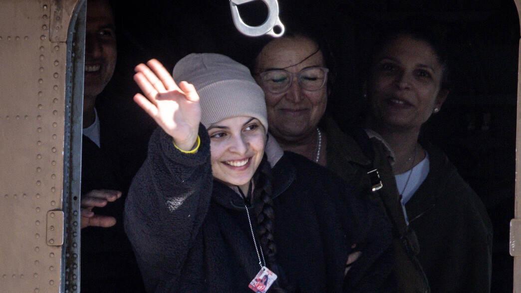 Capturée par le Hamas Avec une balle dans la jambe Daniella Gilboa ...